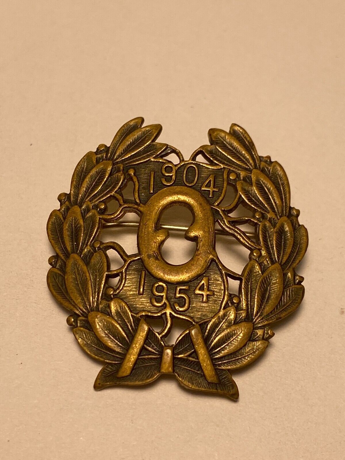 OSIRIS 1954 WREATH 50TH YEAR PIN NEW ORLEANS MARDI GRAS KREWE FAVOR | Mardi Gras Memorabilia and ...